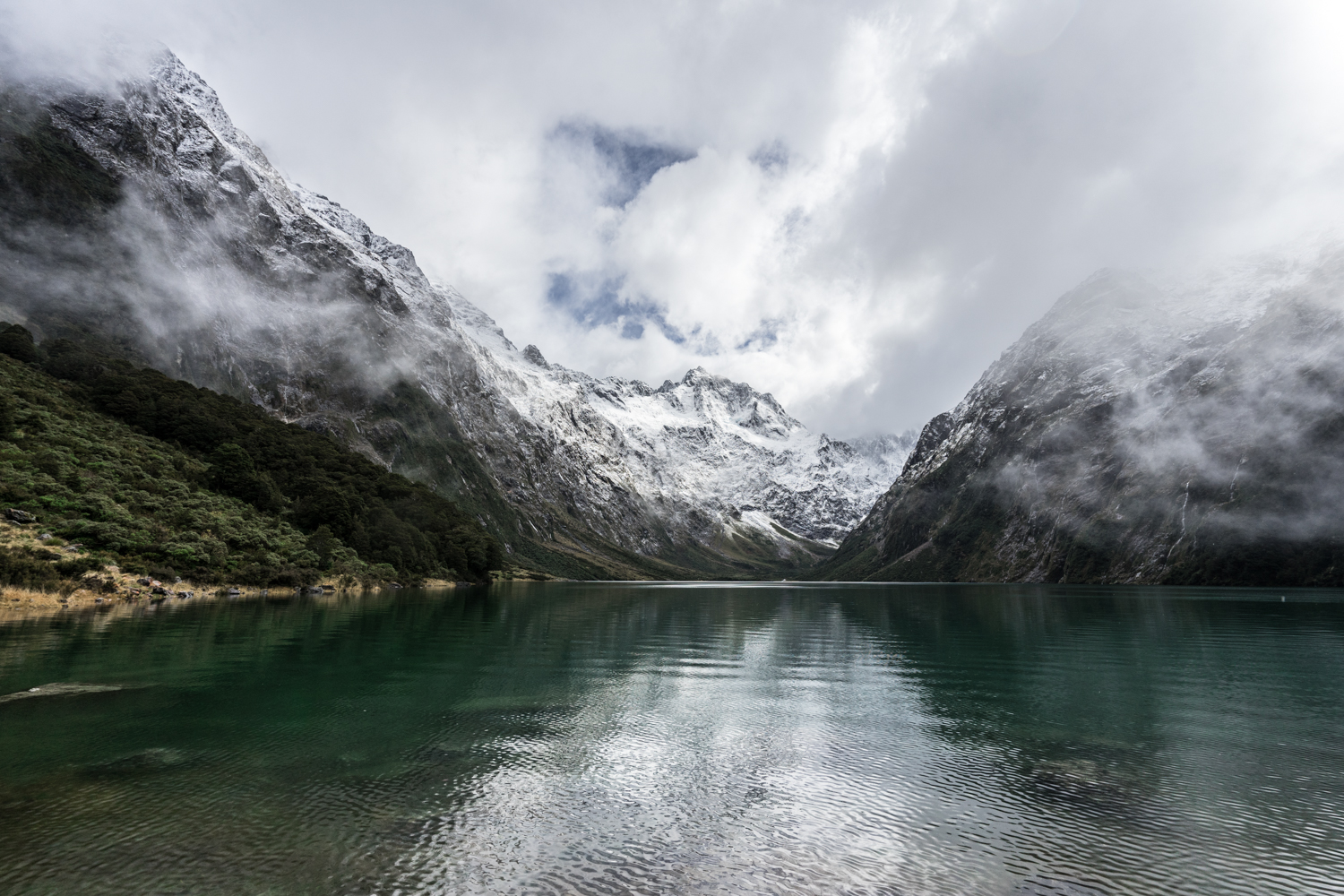 Stunning New Zealand Day Hikes: Lake Marian, Fiordland National Park ...